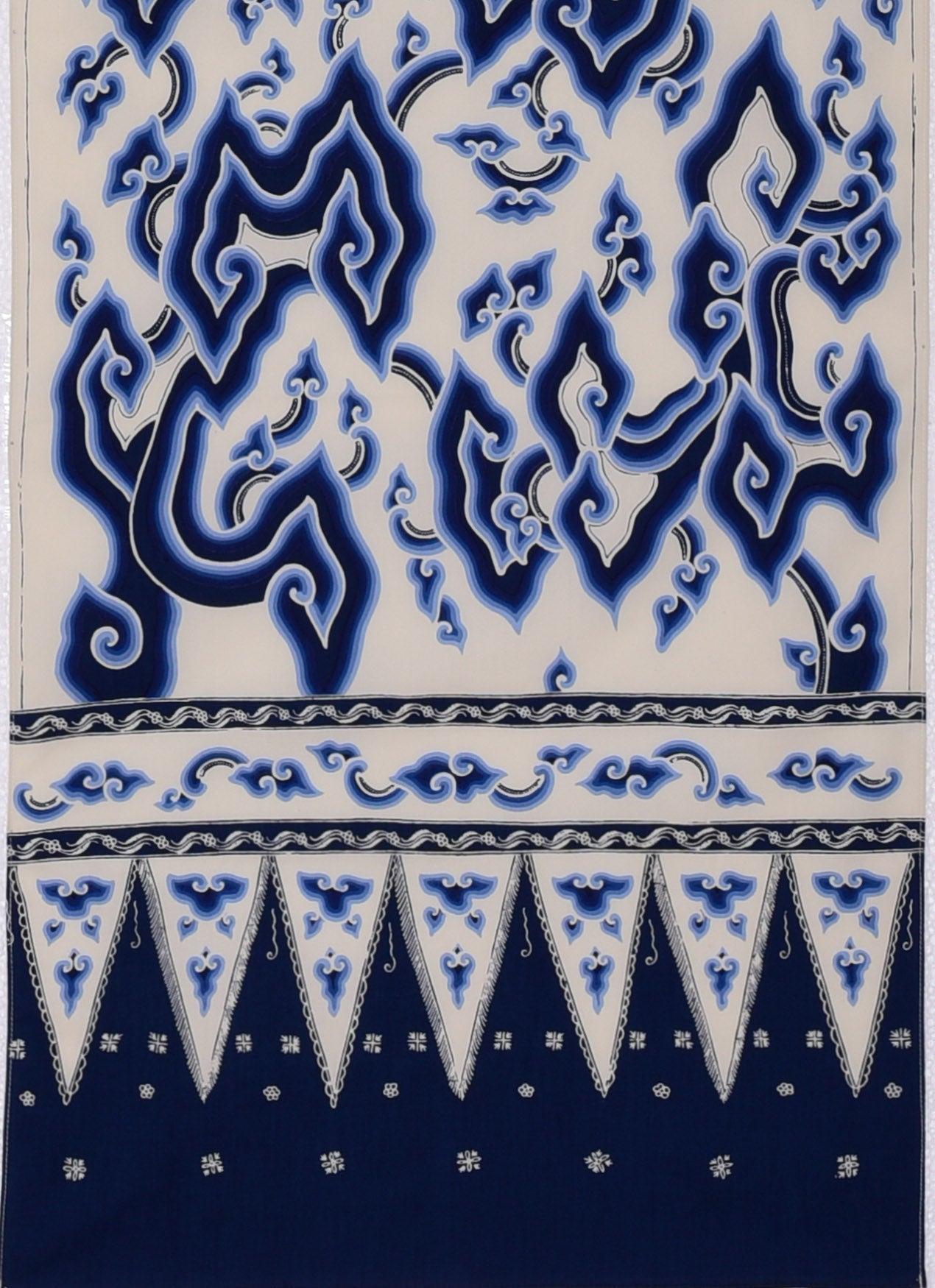 Mega Mendung Putih Vertikal – Pithecanthropus Bali