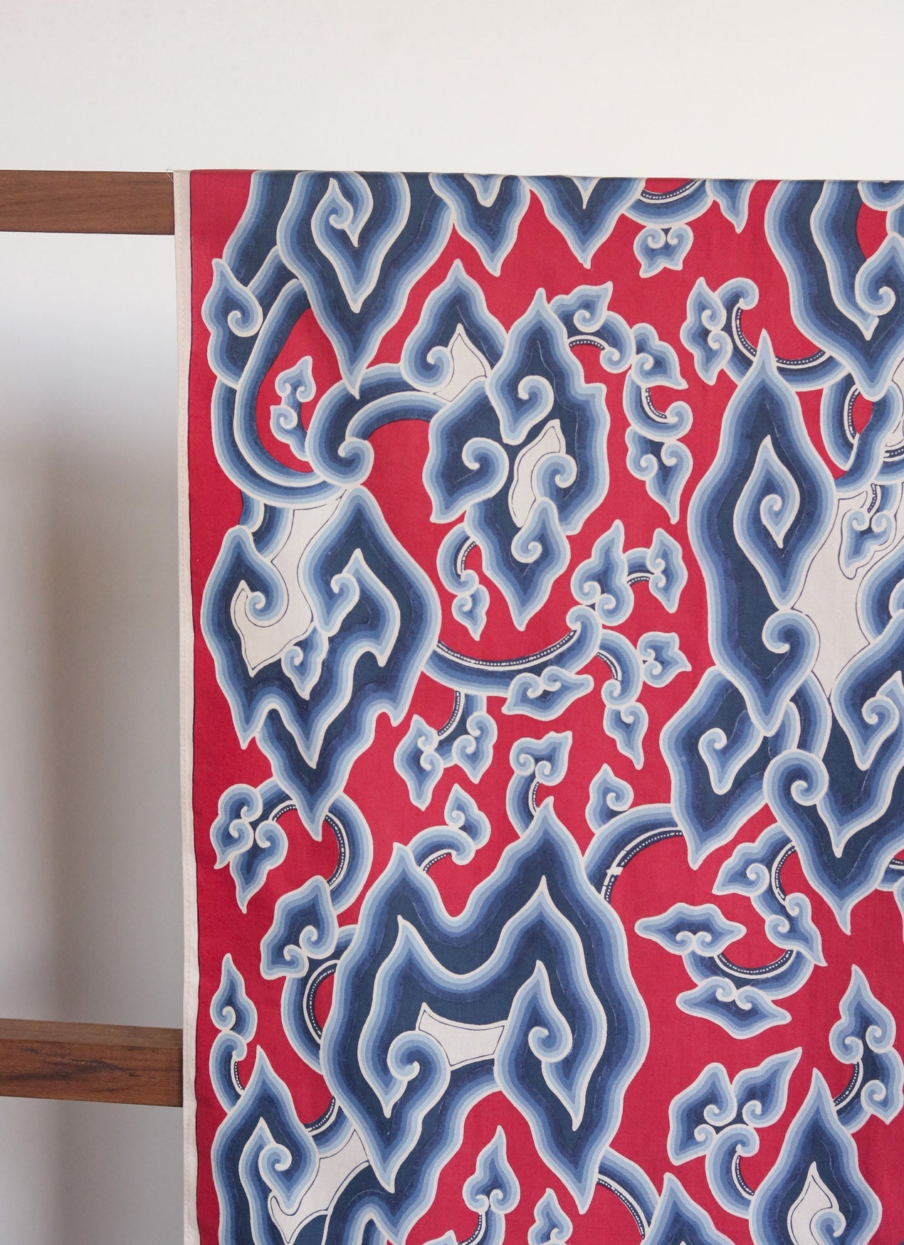 Mega Mendung Merah Vertikal - Selendang Motif Batik Pithe ...