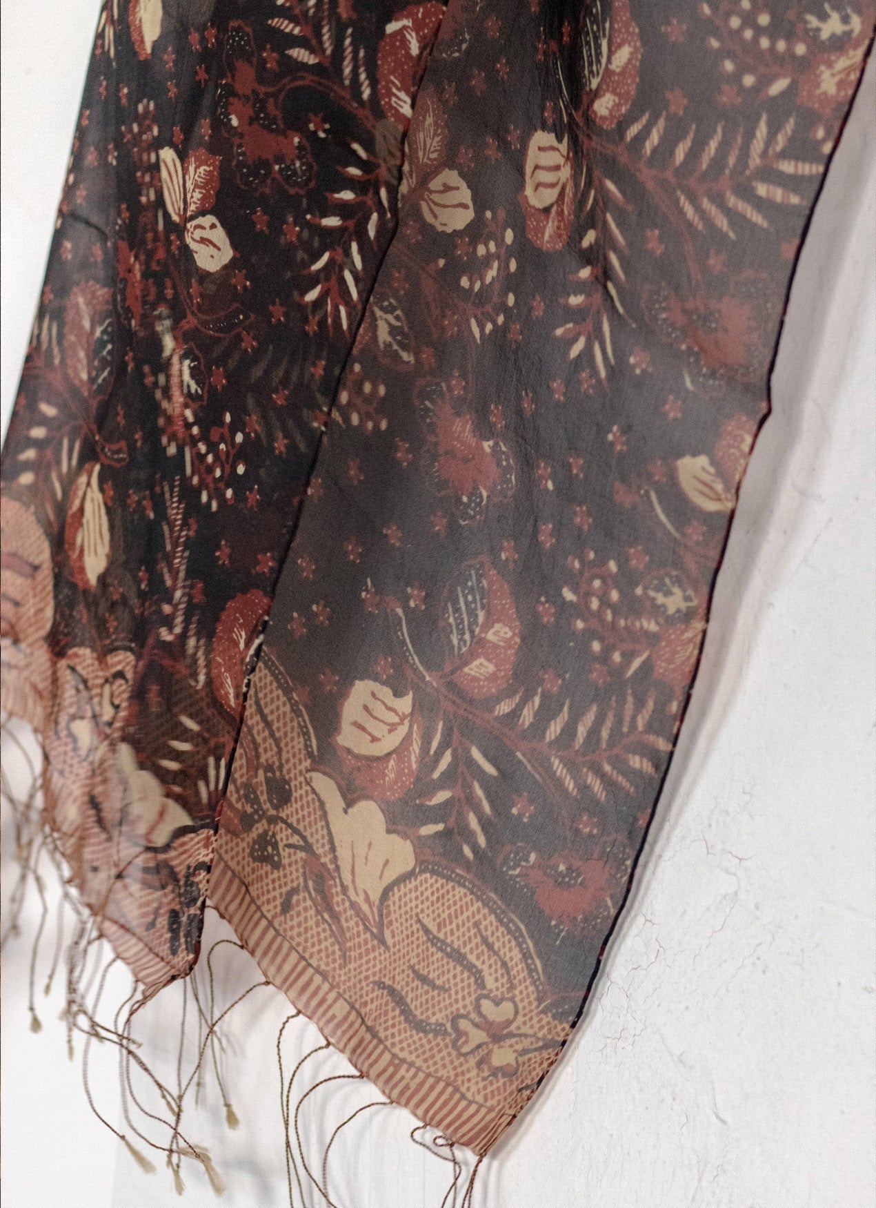 Medium Organdy Scarf – Bunga Merah Biru – Pithecanthropus Bali